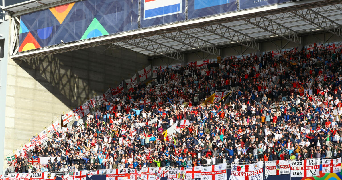 VIDEO | Vrouw toont borsten in Qatar, voetbalfan… | Voetbalnieuws