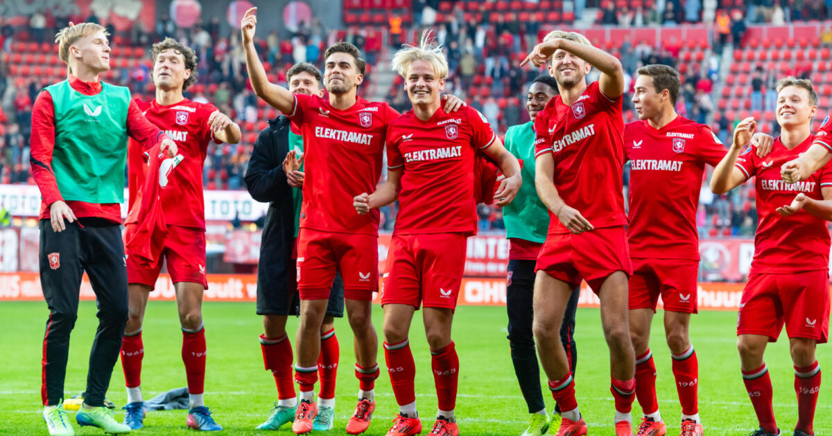 Kuster toegezongen door FC Twente-fans: "Spring voor… | Twentefans.nl