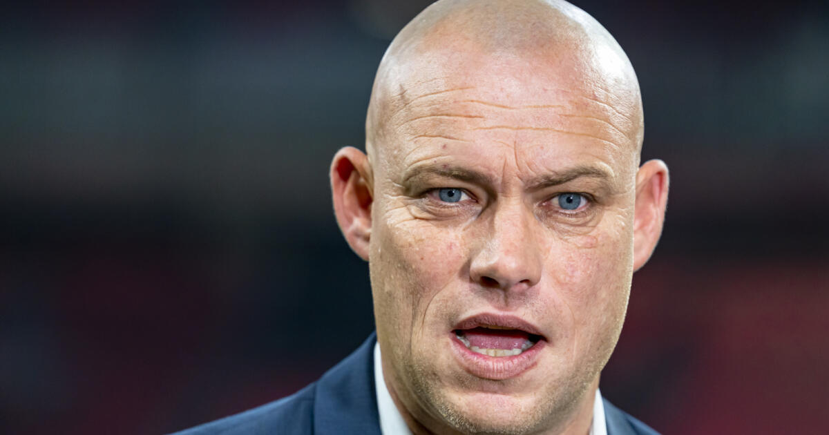 Hofland blikt terug: "Toen werd er van alles gegooid en… | PSVFans