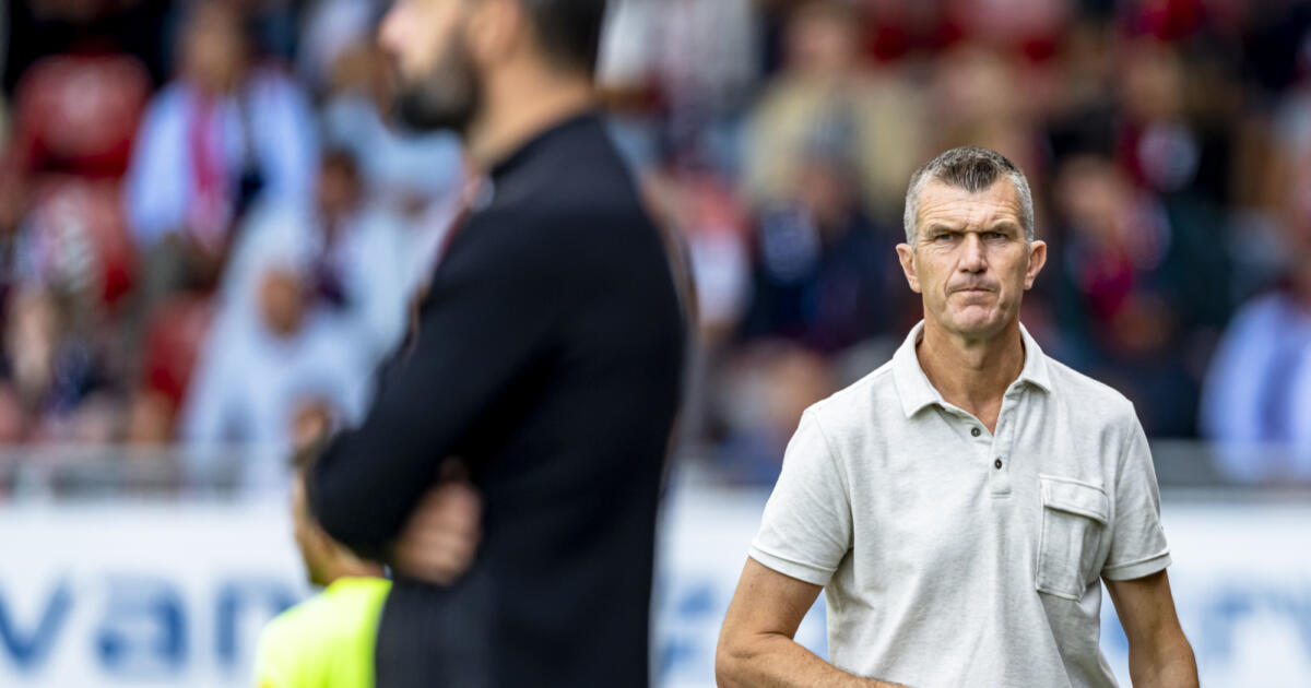 Dijkhuizen realistisch: "Raak hier totaal niet van in de… | PSVFans