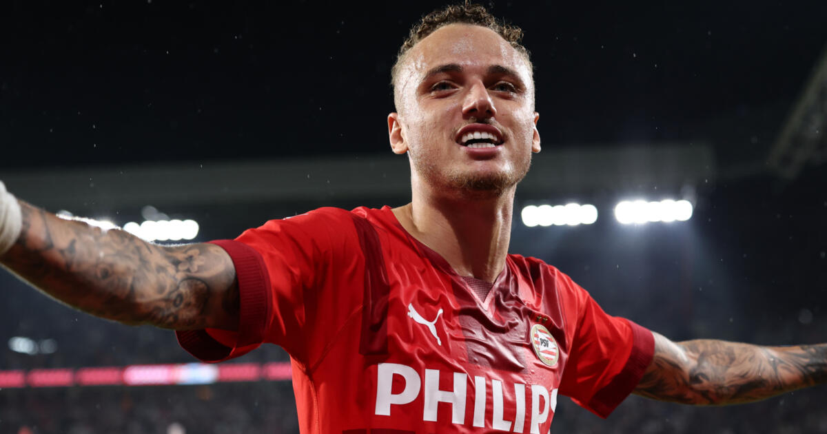 FOTO | Noa Lang even terug bij oude club: "Noano op ons… | PSVFans