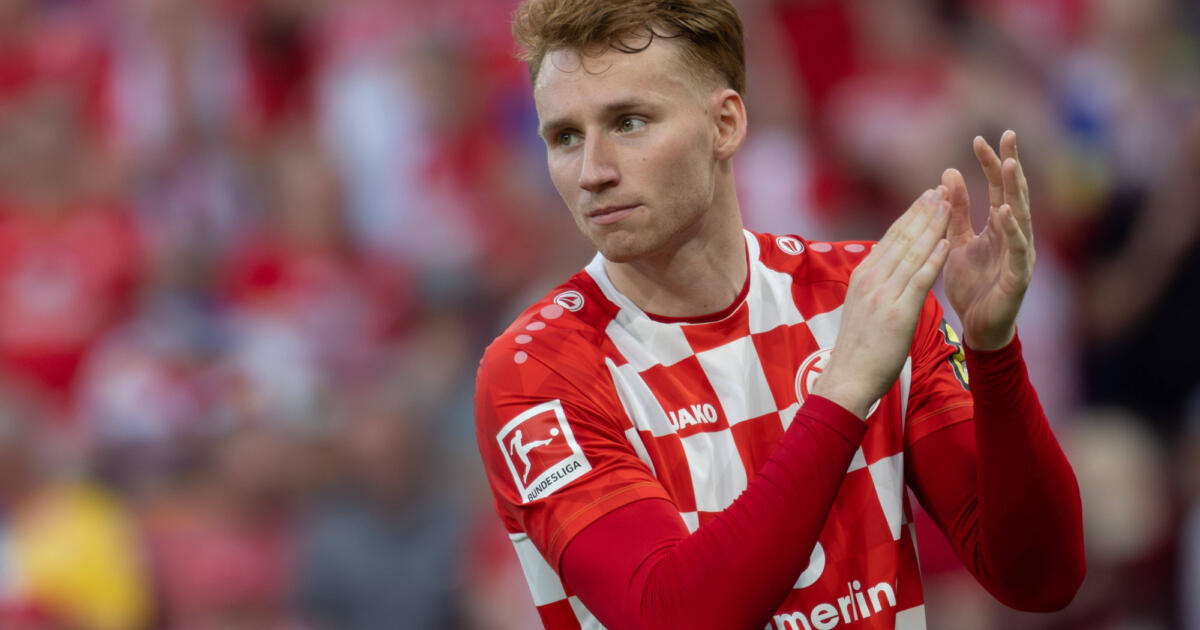 'Liverpool FC hakt knoop door; Sepp van den Berg mag… | Voetbalnieuws