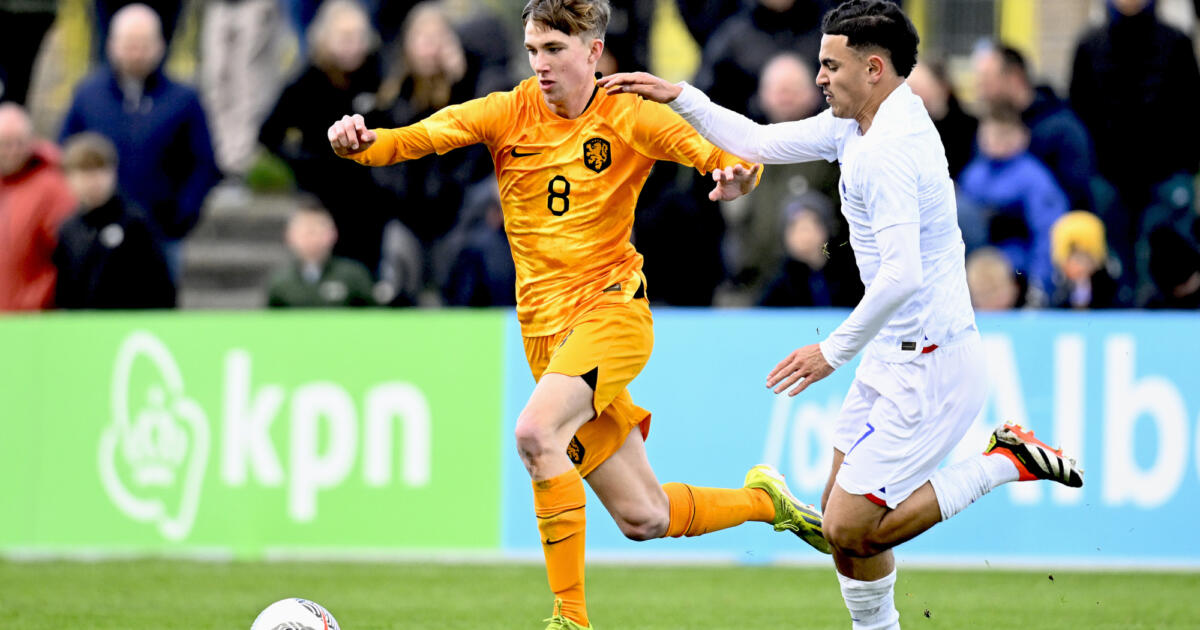 Tygo Land vergelijkt: "Spelers zijn daar vijf jaar ouder… | PSVFans