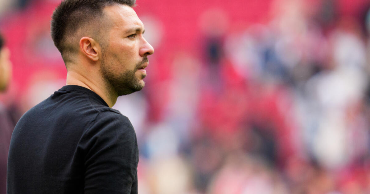 Opstelling Ajax bekend: Farioli kiest voor Matheus onder de… | Ajax1