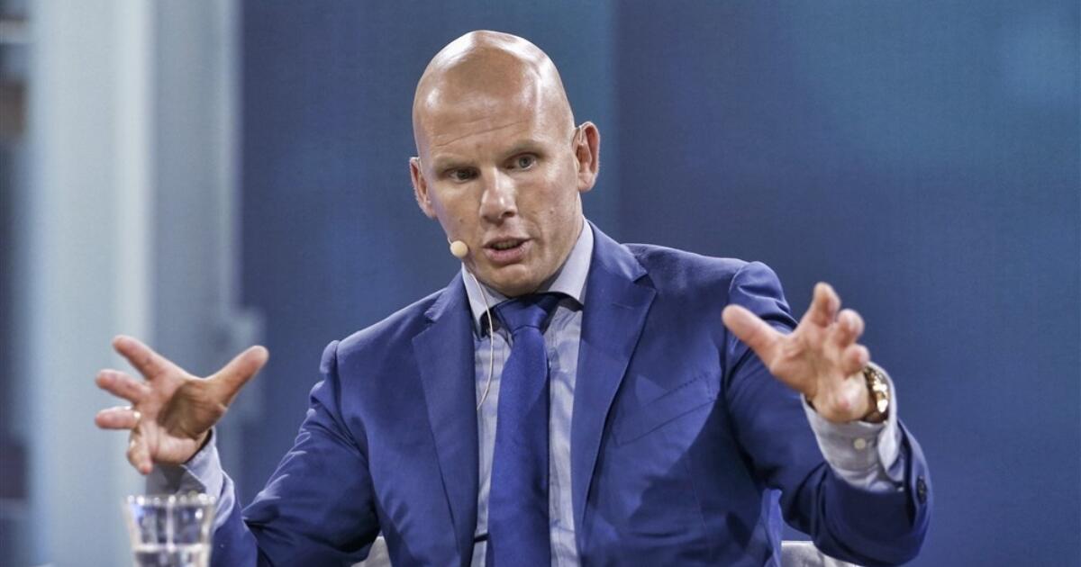 Van Halst lovend: "Hij staat nog boven Messi en… | Voetbalnieuws