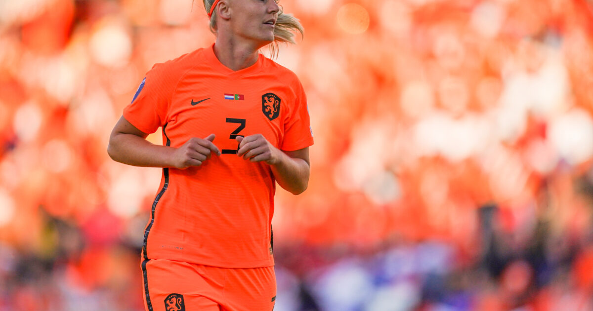 Van der Gragt duidelijk: "Het voelt helemaal… | Vrouwenvoetbalnieuws
