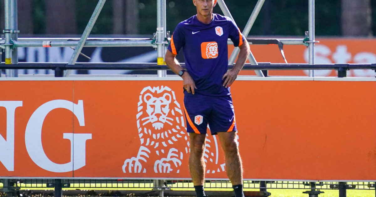 Jonker duidelijk: "Als je dat niet wil, dan… | Vrouwenvoetbalnieuws