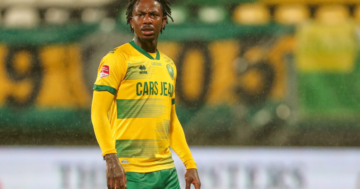 Elia: "Lijkt of ze met een mes dwars door spelers hun… | Twentefans.nl