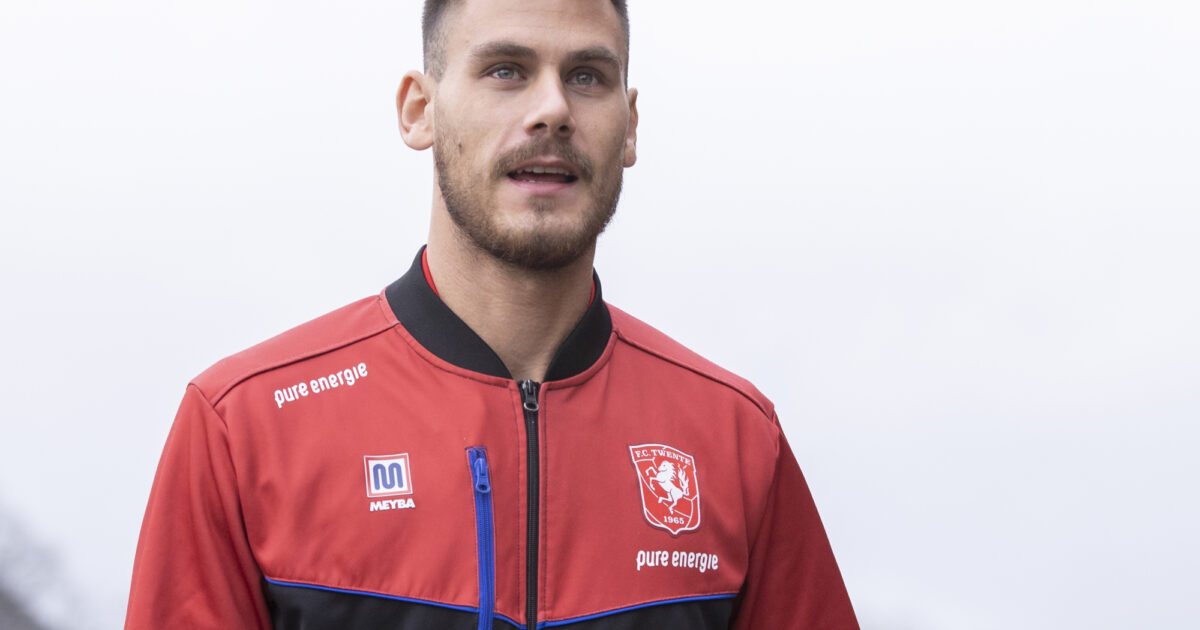 FOTO | Dumic doet huwelijksaanzoek: "First transfer… | Twentefans.nl