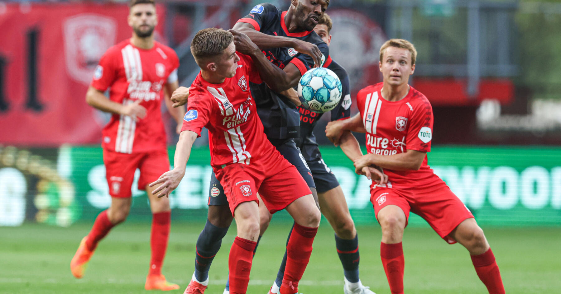 KNVB maakt scheidsrechter voor topper PSV-FC Twente… | Twentefans.nl