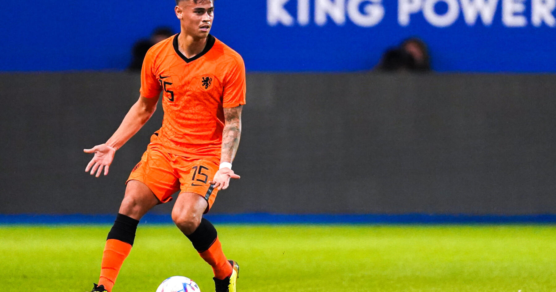 VIDEO | Mees Hilgers debuteert met kleine zege bij… | Twentefans.nl