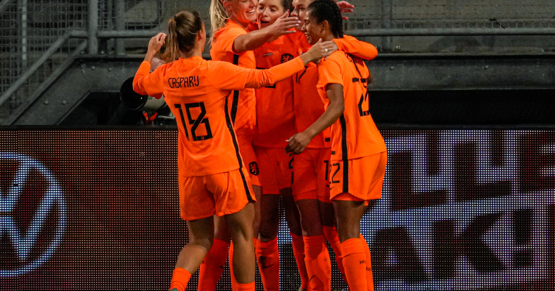 FOTO'S | OranjeLeeuwinnen werken eerste… | Vrouwenvoetbalnieuws