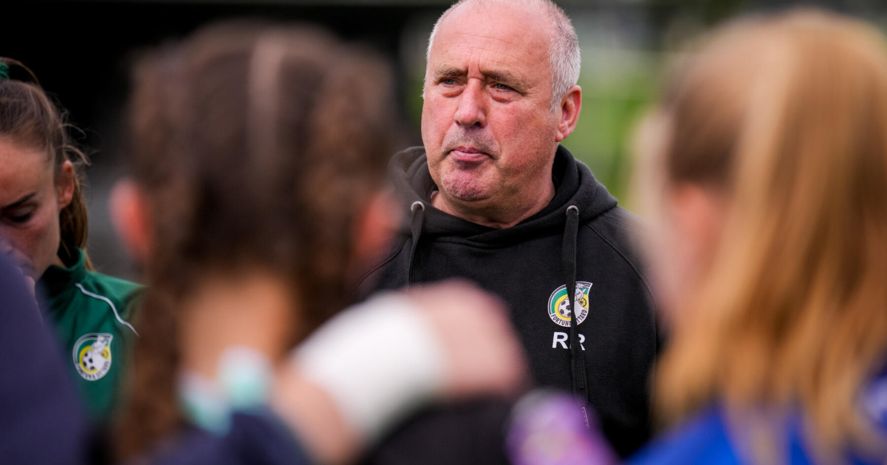 Roger Reijners wijst naar Lieke Martens: "Zij… | Vrouwenvoetbalnieuws