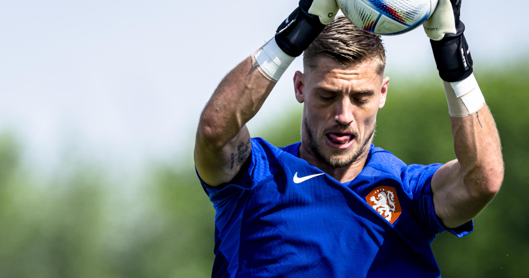 MATCHDAY | Noppert debuteert in Oranje, Timber begint… | Voetbalnieuws