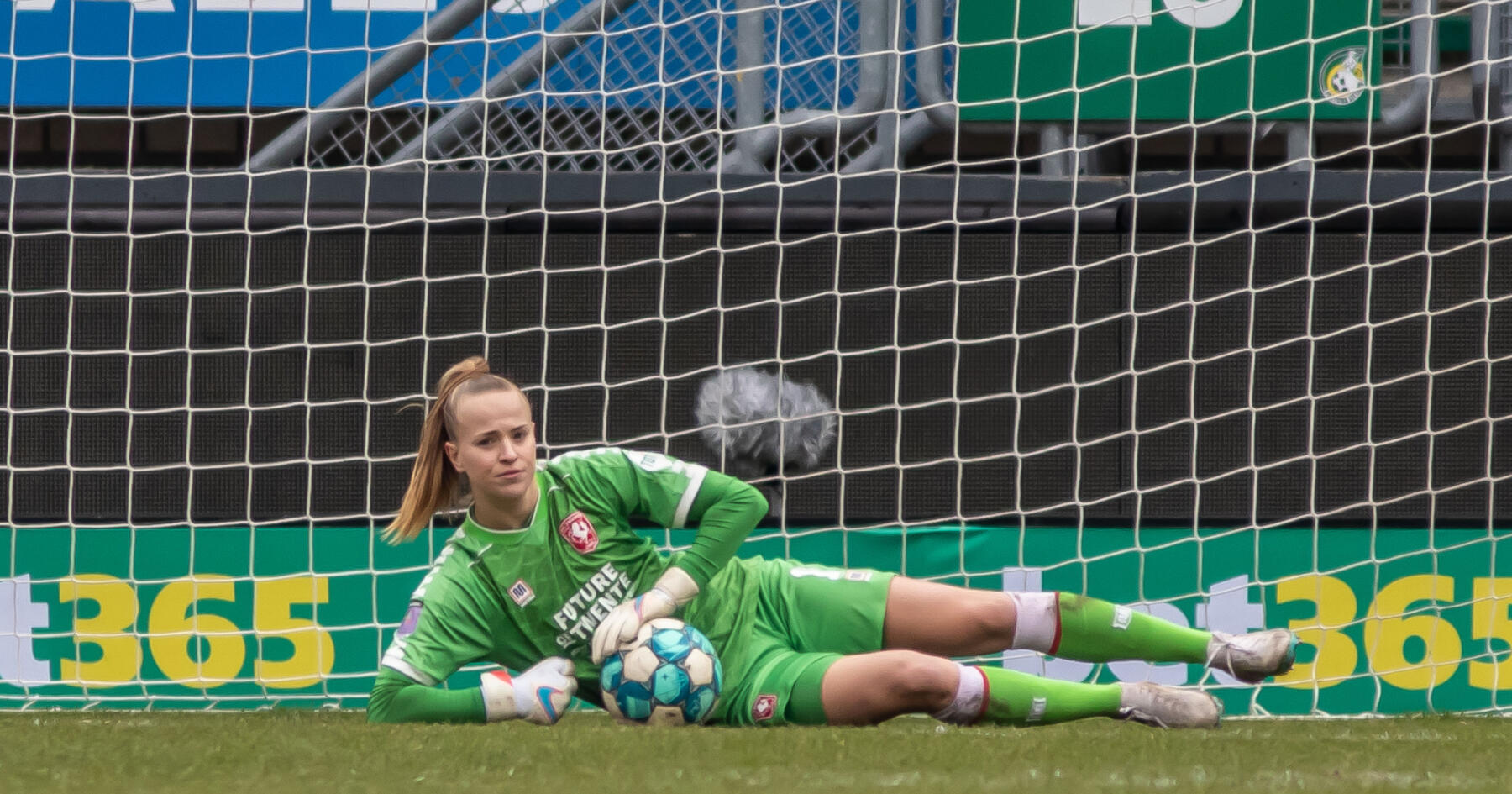 Van Domselaar enthousiast: "Hij kan echt het… | Vrouwenvoetbalnieuws