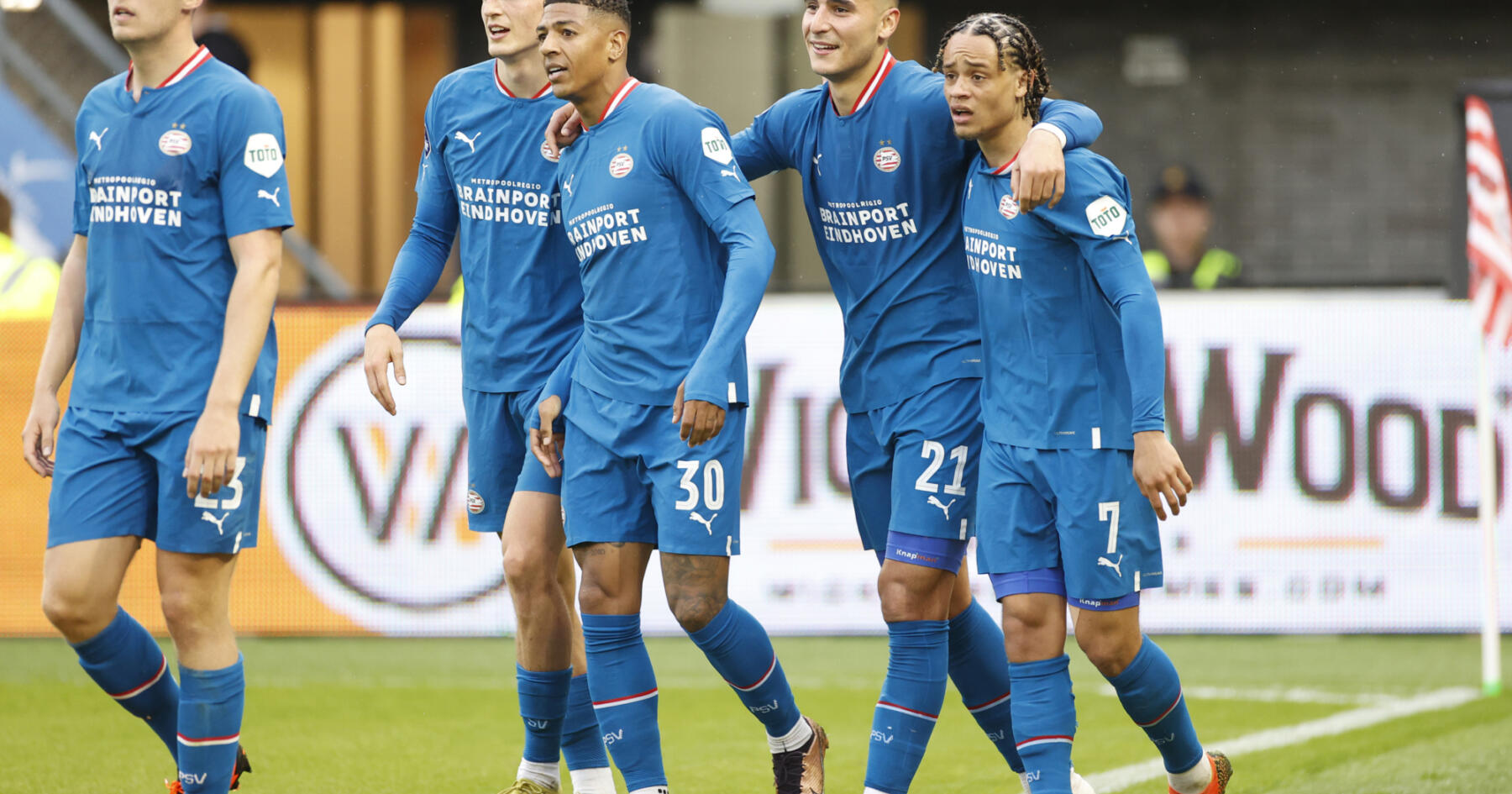 SAMENVATTING | PSV doet wat het moet doen en wint op Het… | PSVFans