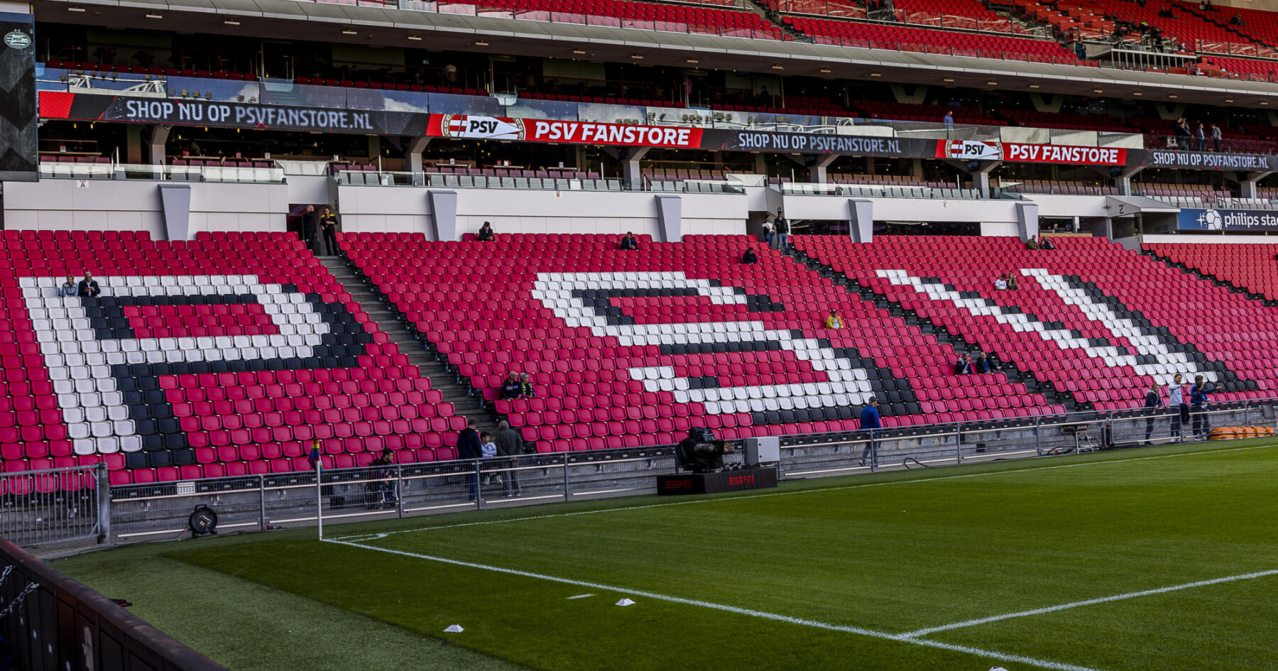 FOTO | PSV feliciteert WIDM-winnaar Daniël Verlaan met… | PSVFans