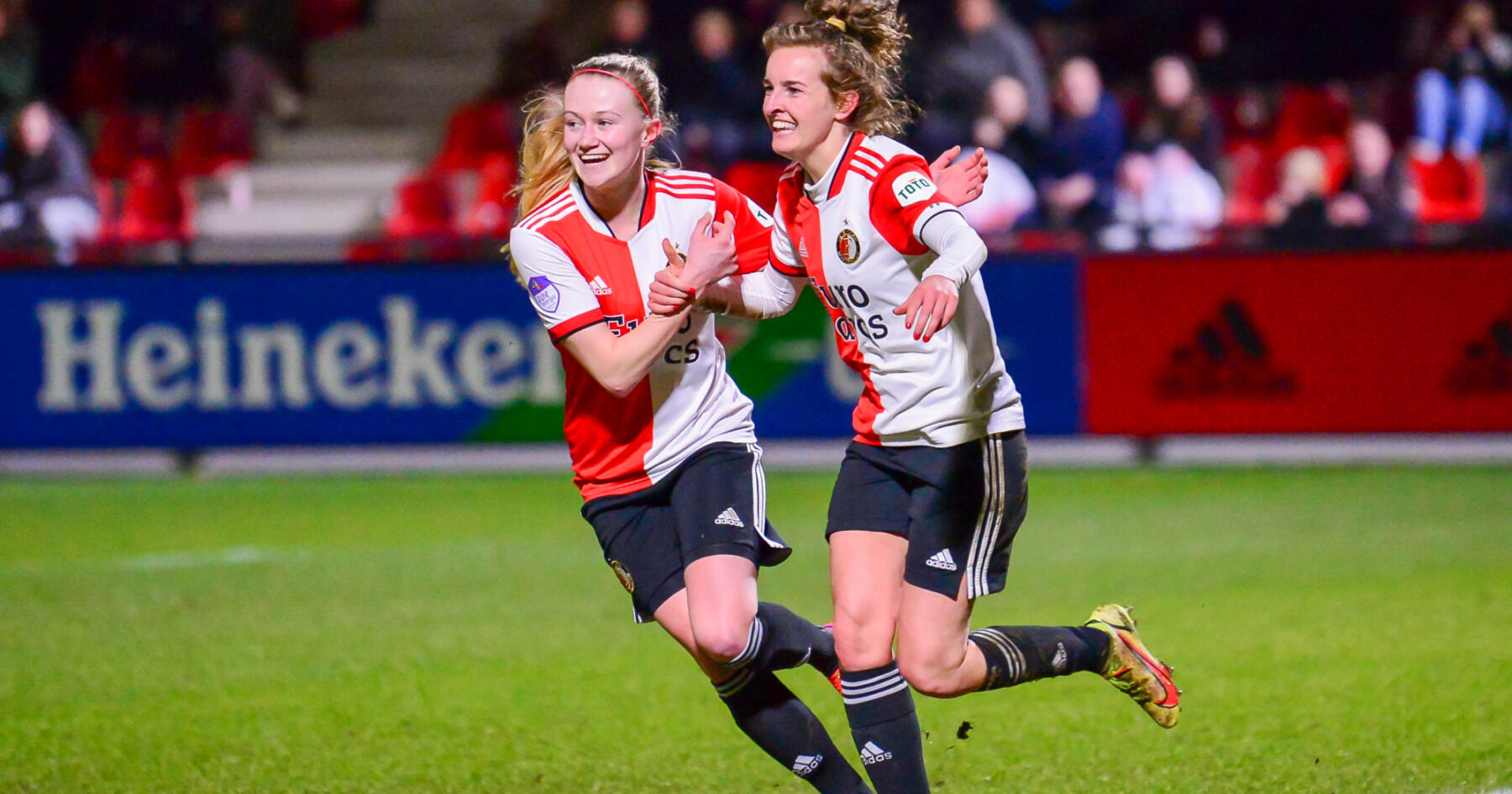 Bennink kritisch: "Tja, wat moet ik zeggen… | Vrouwenvoetbalnieuws