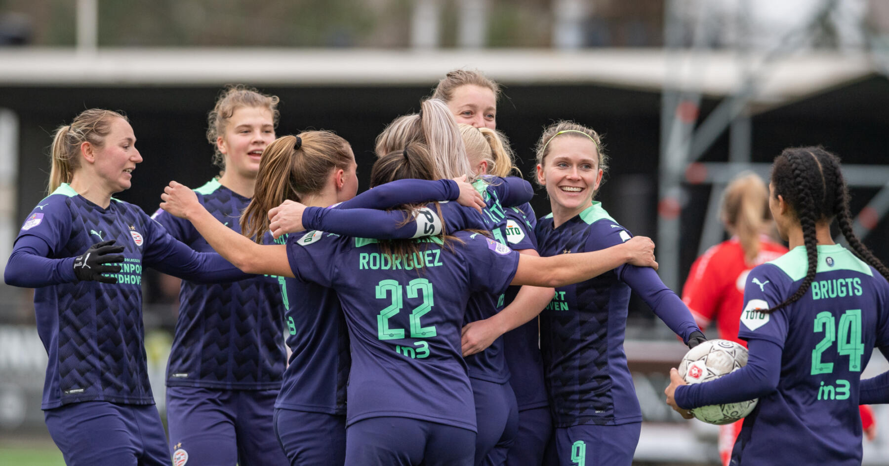 PSV Vrouwen boekt grote overwinning op IJFC in bekertoernooi | PSVFans
