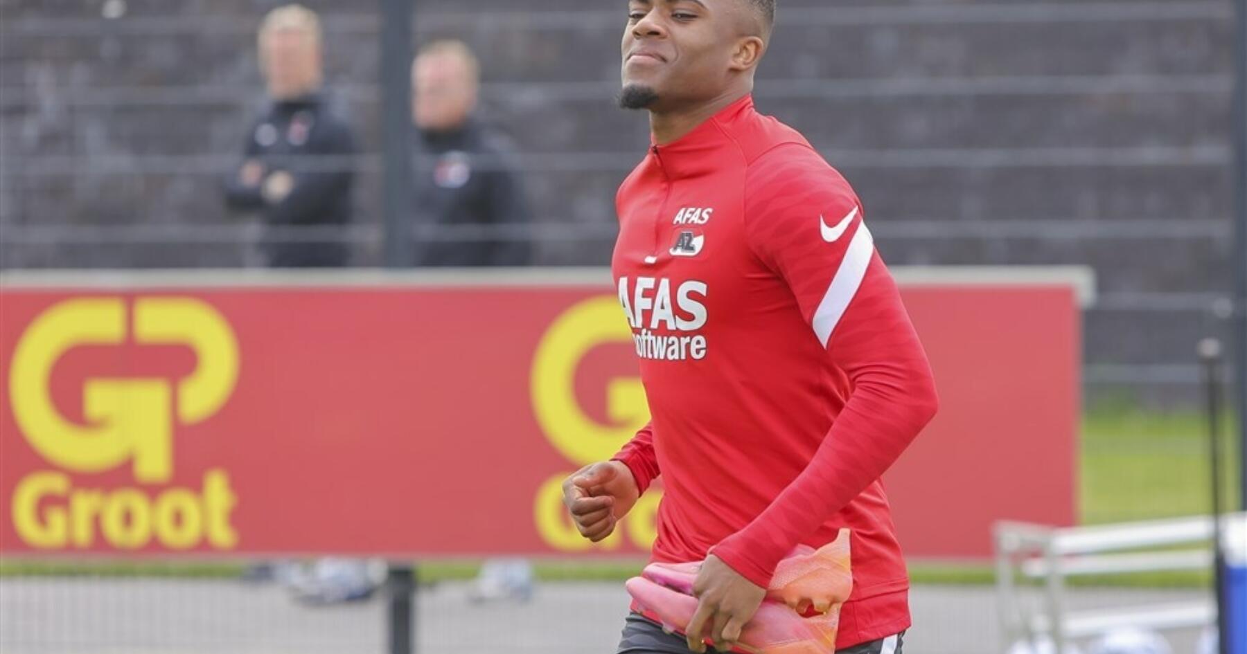 VIDEO: Prachtig! Myron Boadu krijgt afscheid van… | Voetbalnieuws