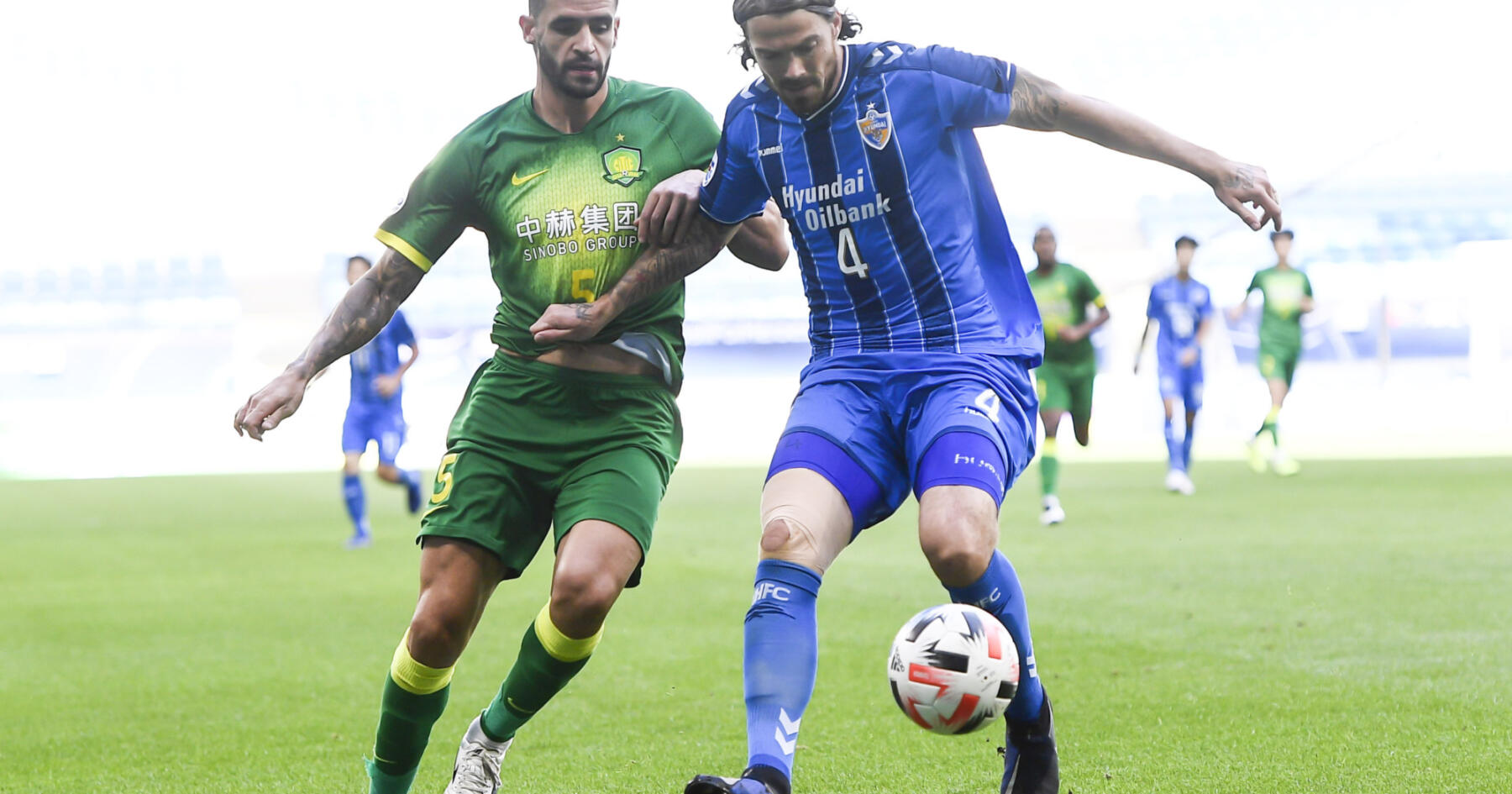 Bulthuis lacht: "Niet in Nederland voor twee zakken… | Voetbalnieuws