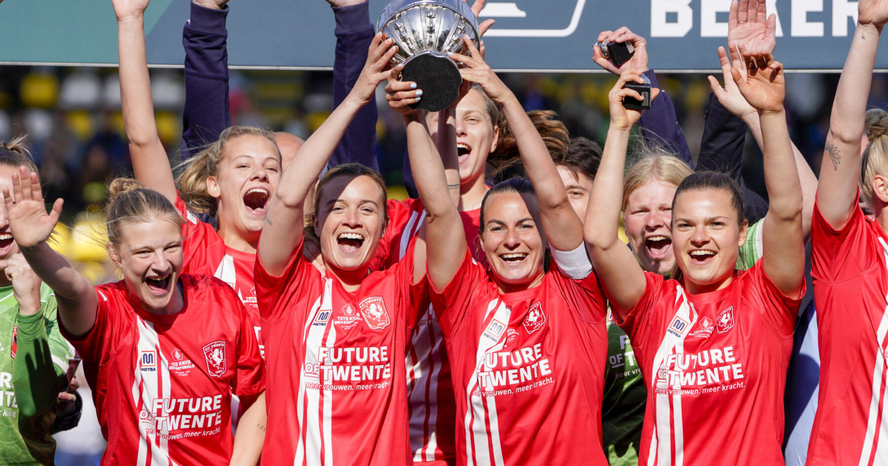 Maud Roetgering: "We horen dat 'iedereen wel… | Vrouwenvoetbalnieuws