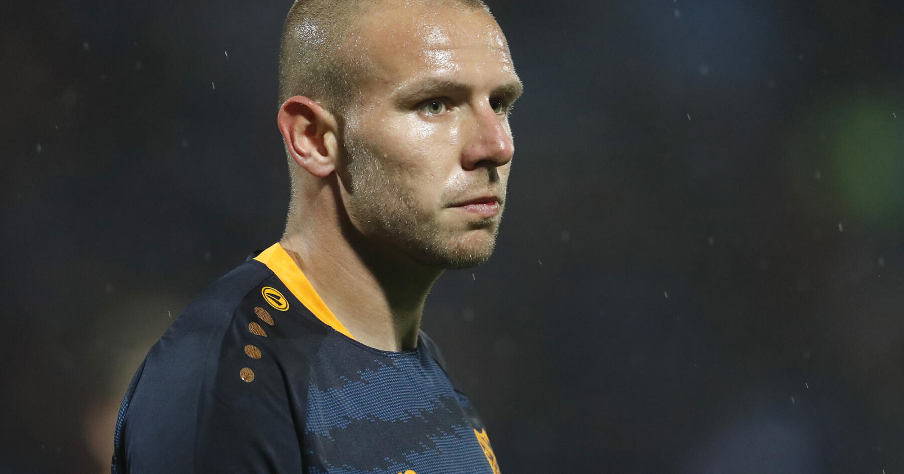 Van Beek krijgt panna van AZ'er: "Ik riep nog even… | FeanOnline